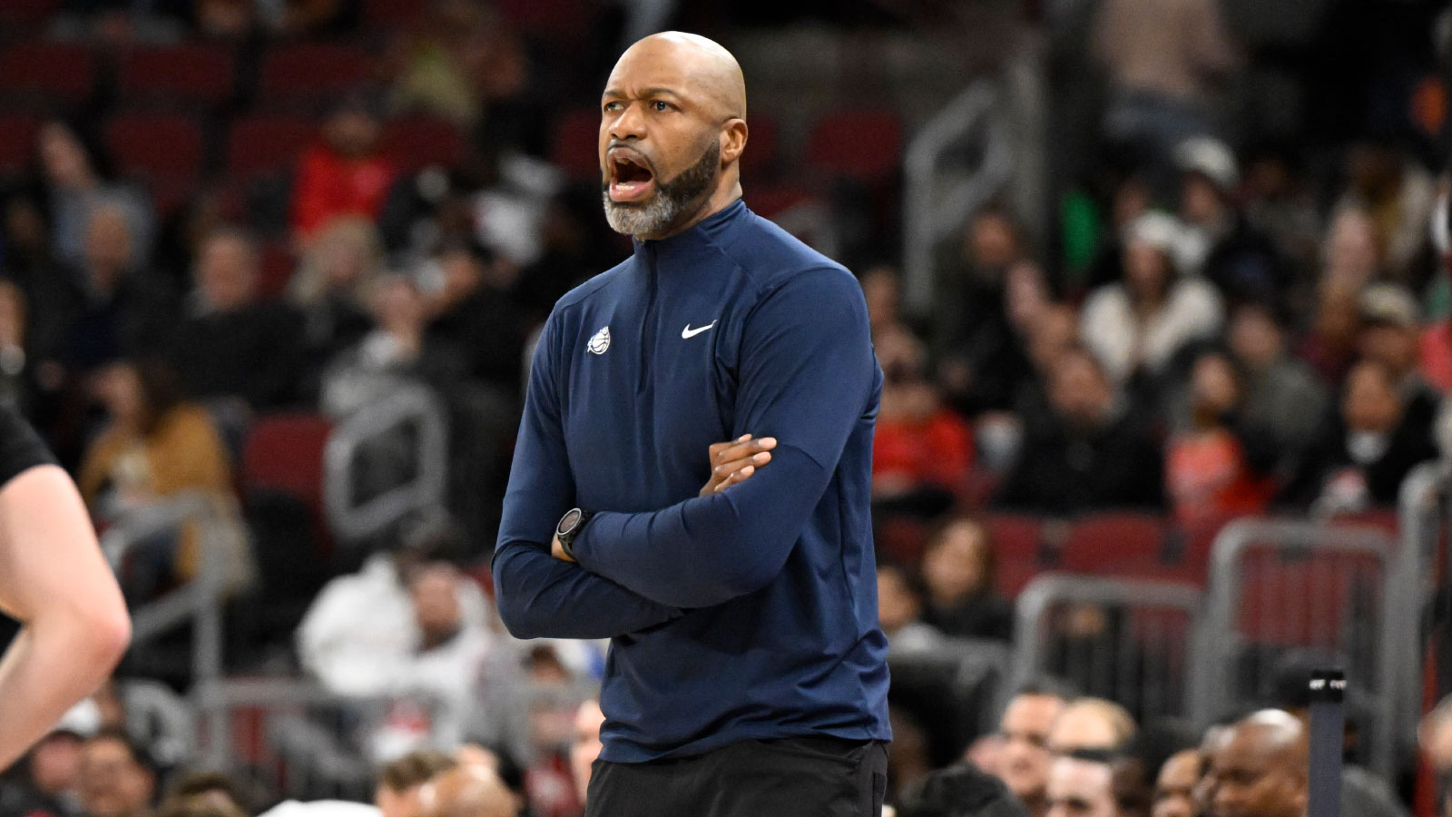 Jamahl Mosley tweaking off smelling salts on bench goes viral before ...