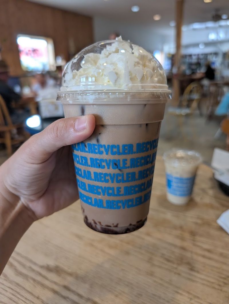 Lattes meet literature at this Upper Peninsula, Michigan café serving ...