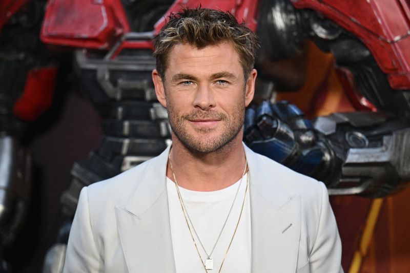 20 celebrities with the most striking blue eyes