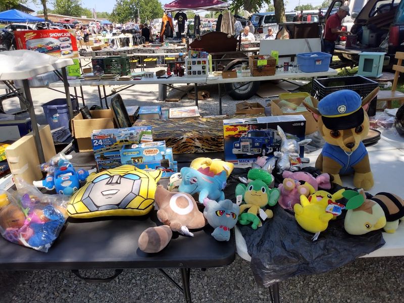 The enormous Missouri flea market where $40 fills your entire car with ...