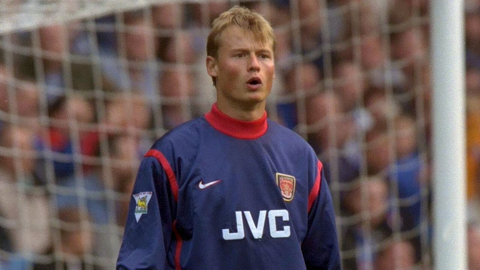 Former Arsenal goalkeeper Alex Manninger dies after car hit by train