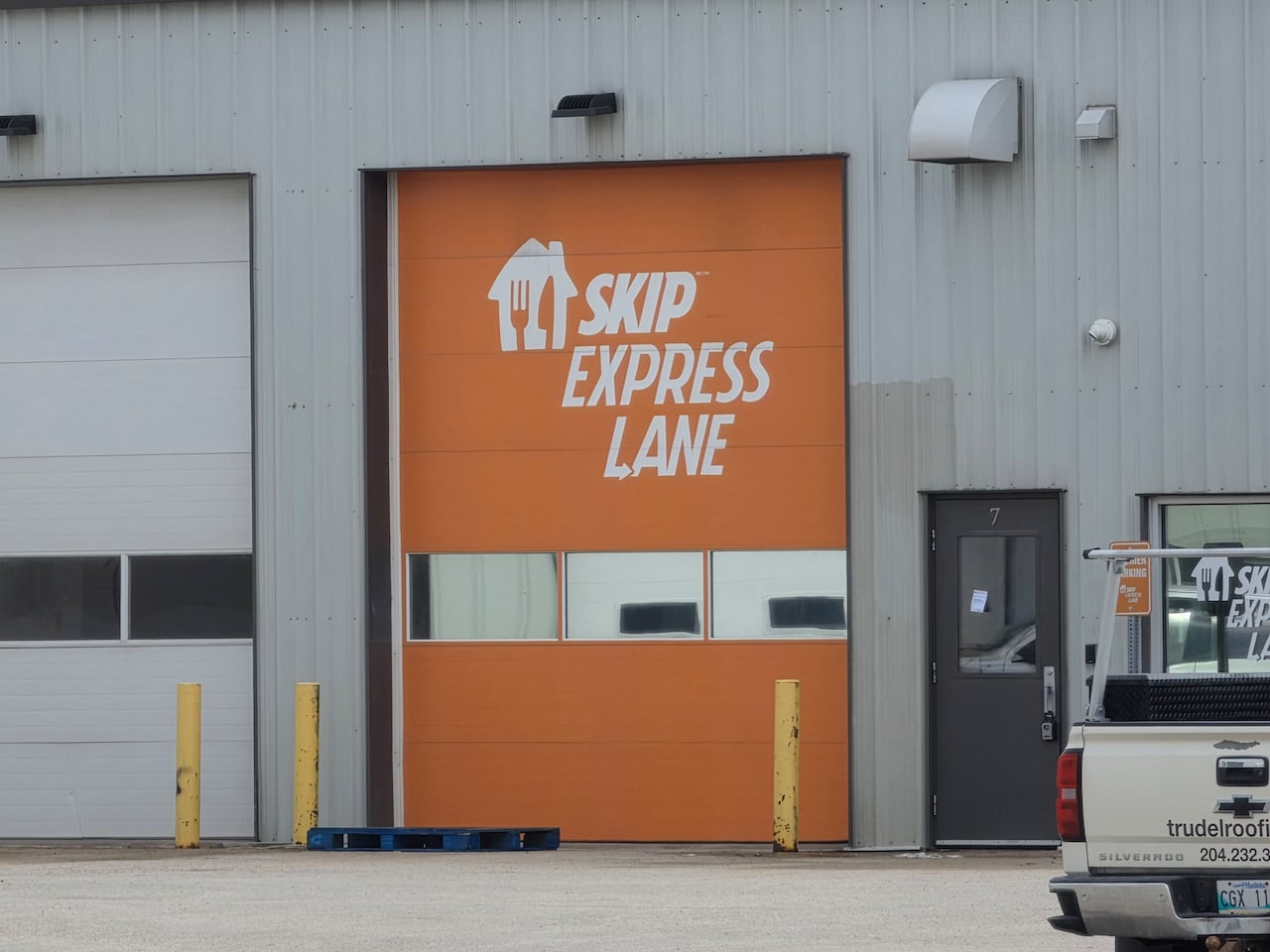 SkipTheDishes shuts Express Lane centres, lays off staff