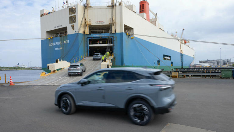 Trump said tariffs hit foreign countries, but the refund checks are ...