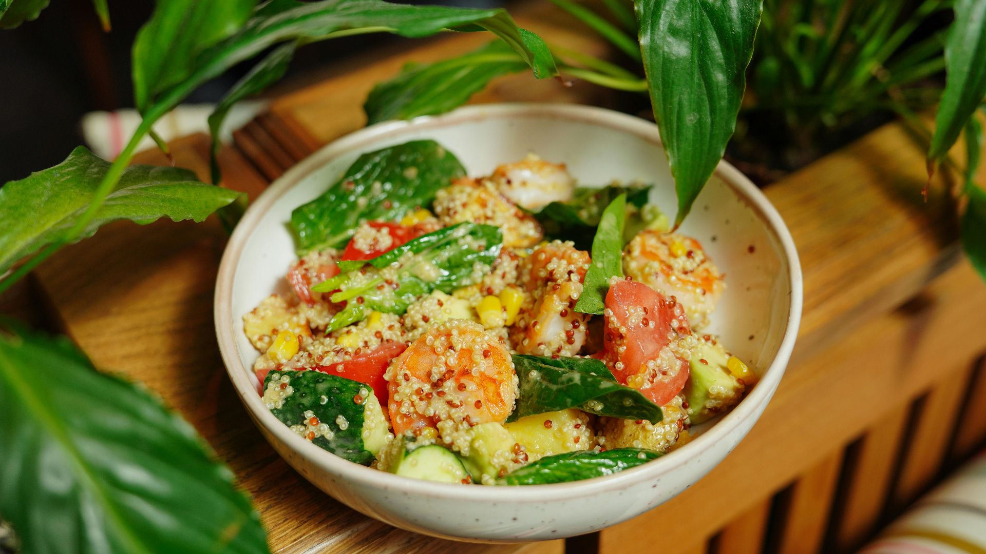 20 foods that can help reduce belly bloat
