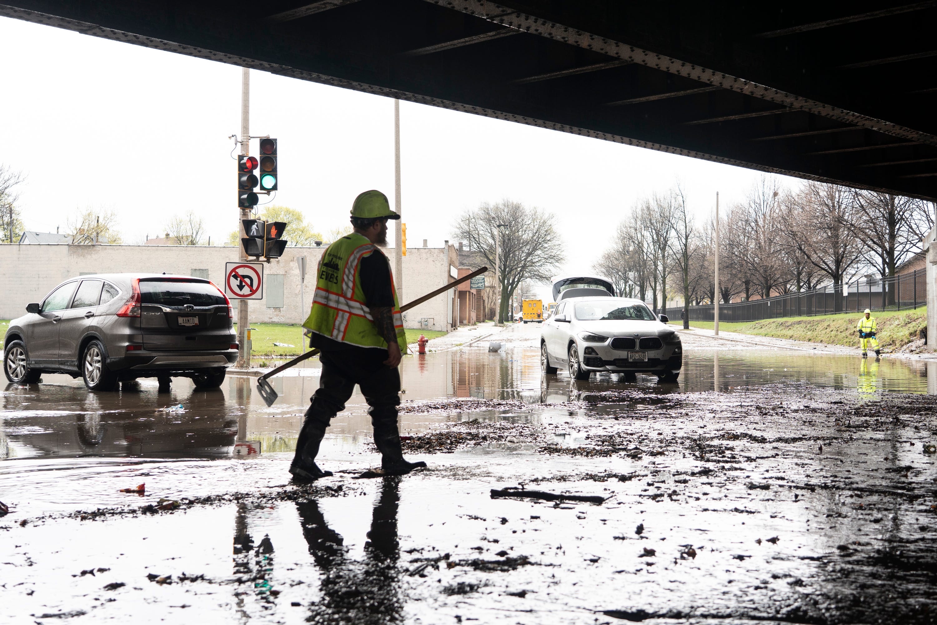 Flooding prompts changes to leaf pickup, street sweeping in Milwaukee