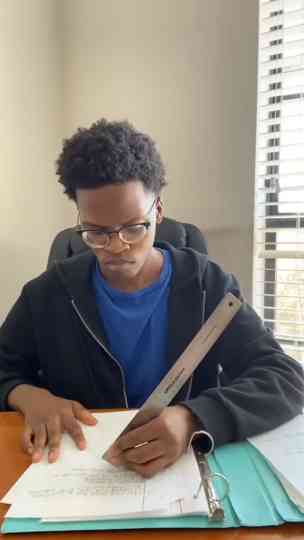 Me trying to take a test in school 😅 ️