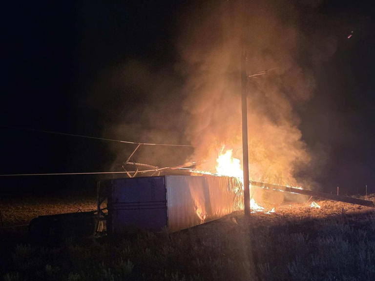 Hundreds remain without power after semitruck crashes into northern AZ ...