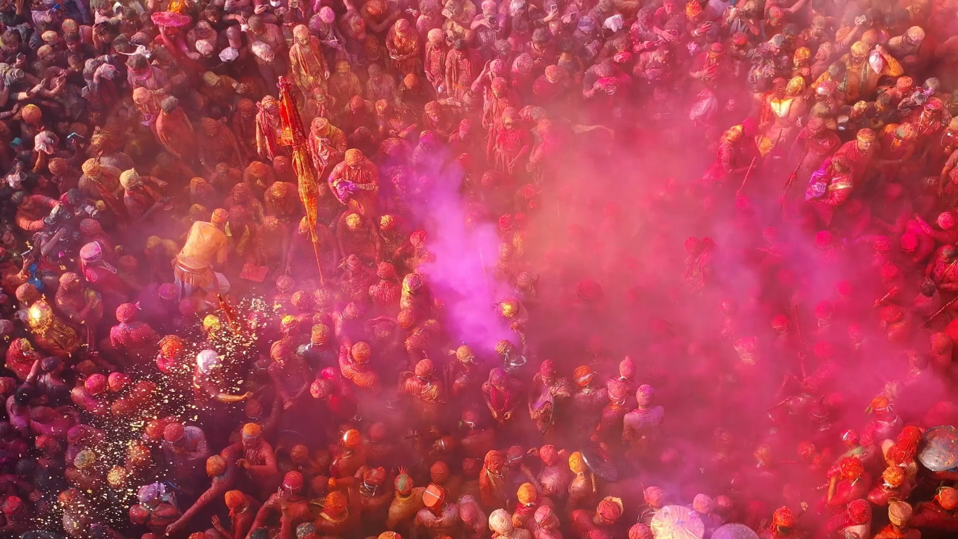 Holi från ovan: Indiens färgfestival fångad av drönare