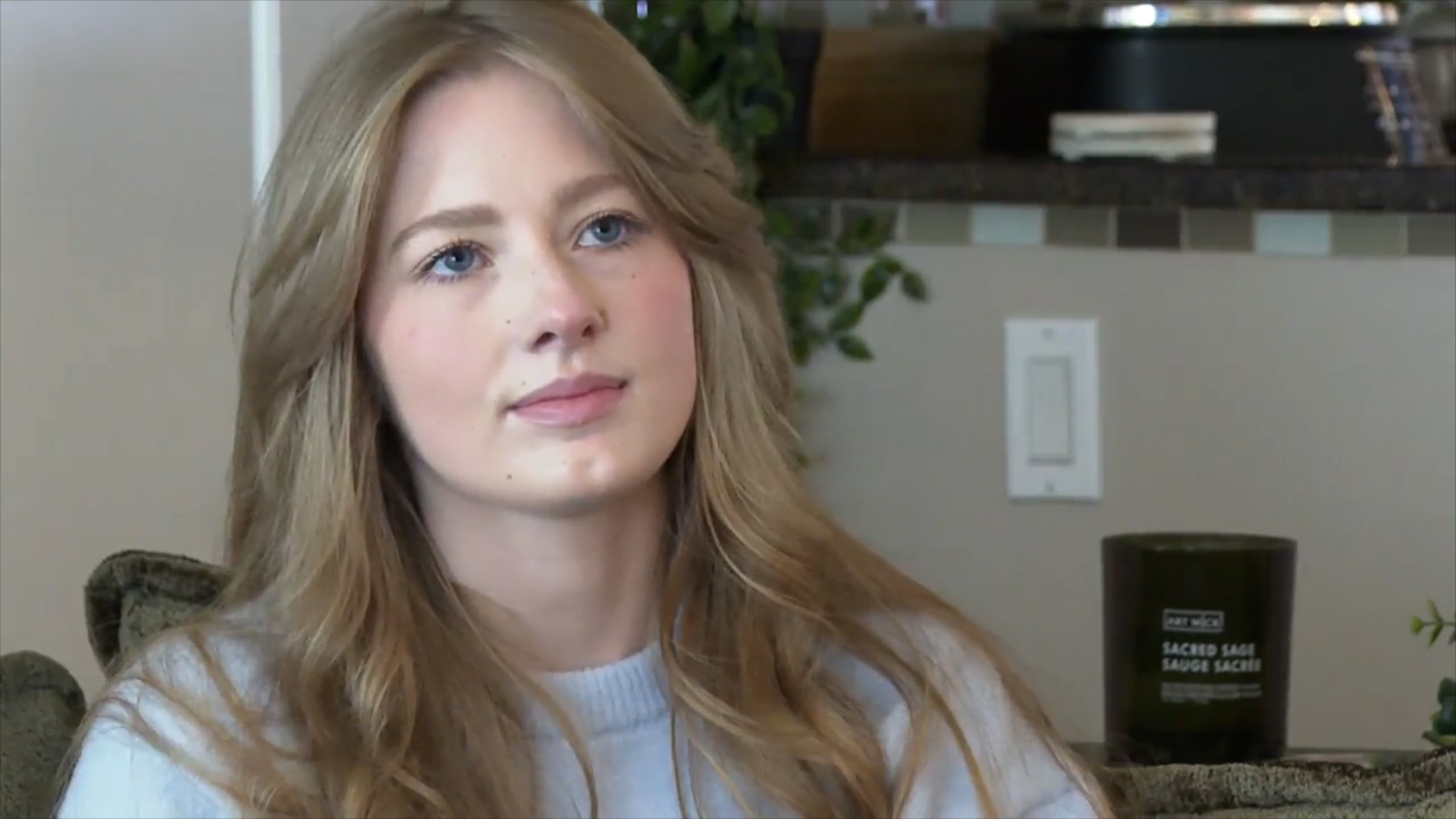 Calgary woman warns homeowners after intruder broke in while she slept