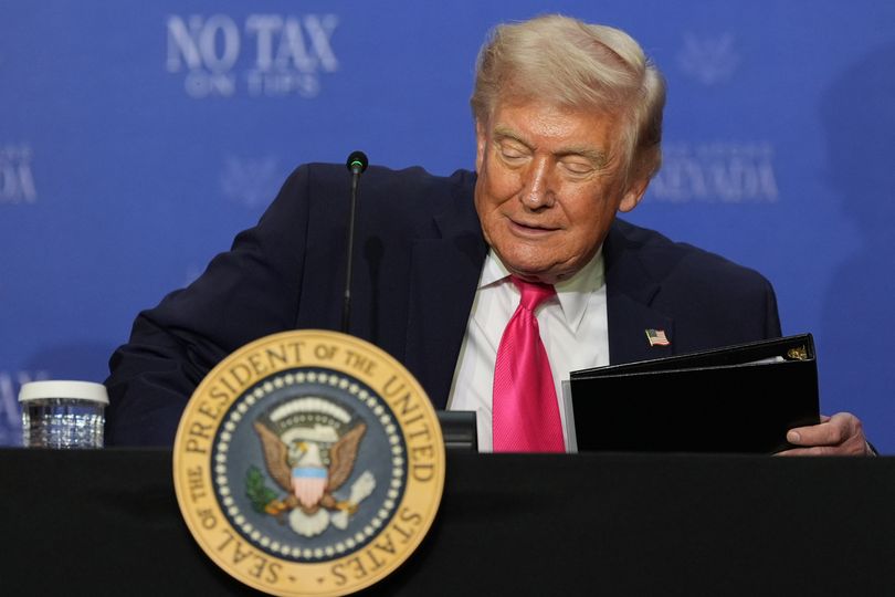 Fox News viewers fume 'he is such a moron' as Trump poses bizarre question