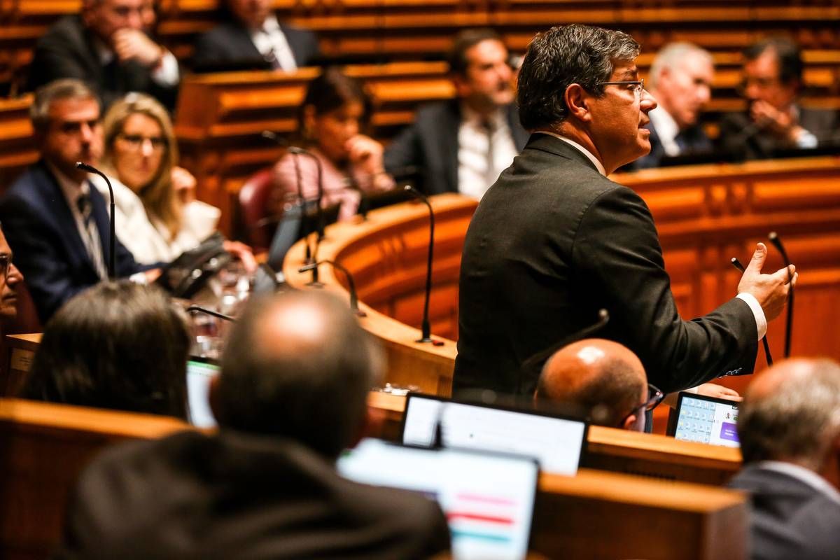 PS pede audição de Rangel para debater humilhação à escala planetária