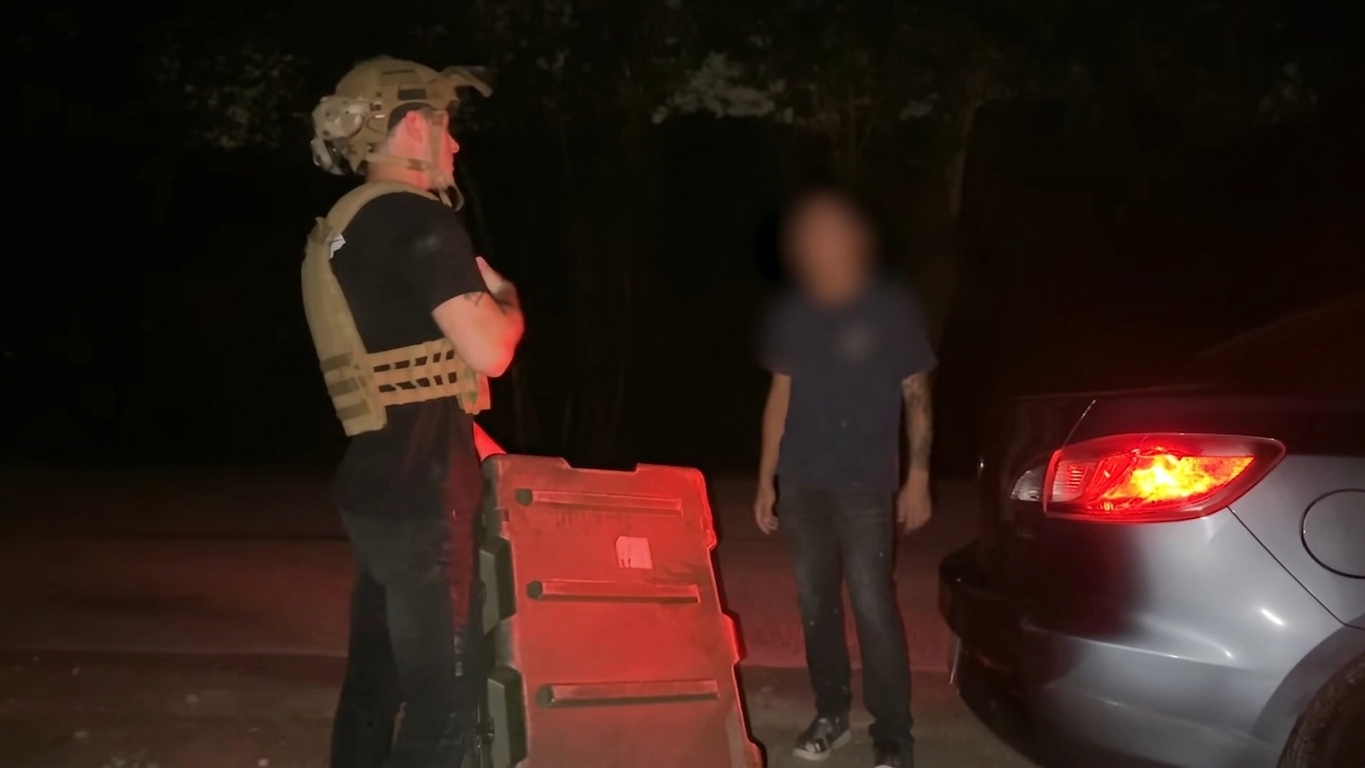 Watch what happens when a thief gets caught in the act
