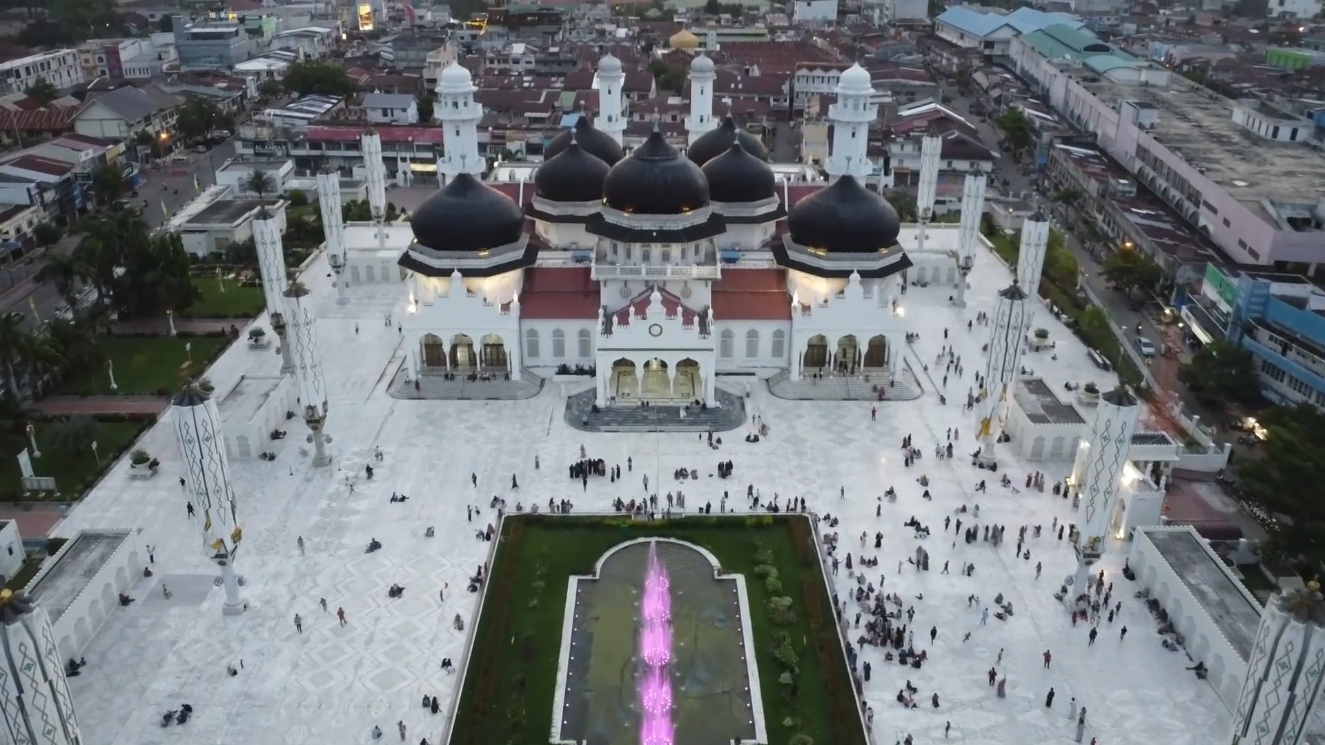 Aceh: riprese aeree con drone della provincia indonesiana ricca di ...
