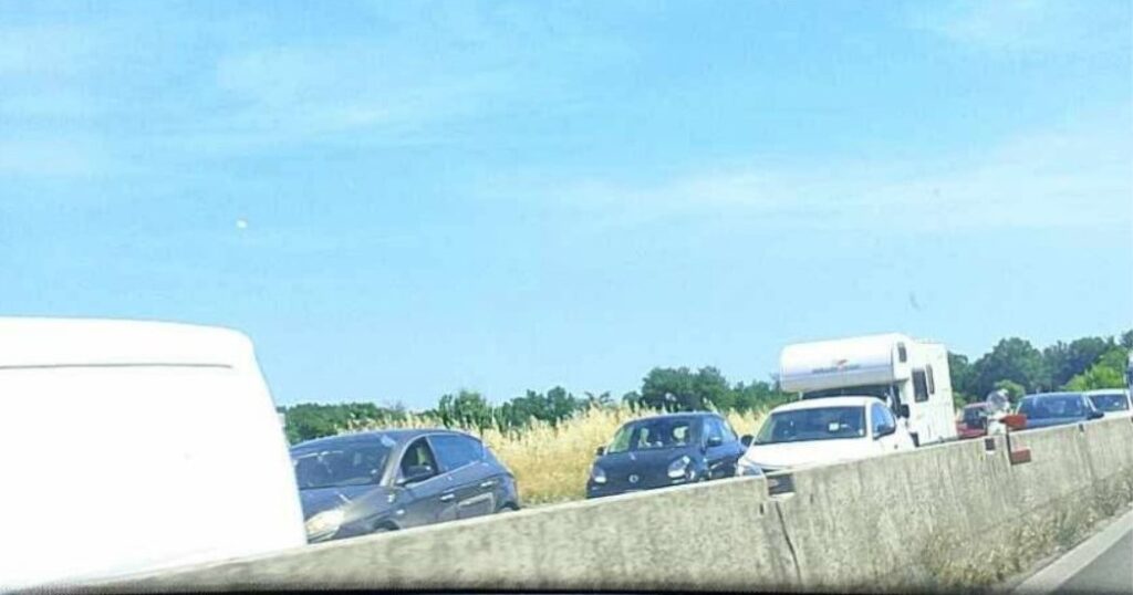 Incidente alle porte di Roma: traffico in tilt sulla via Pontina