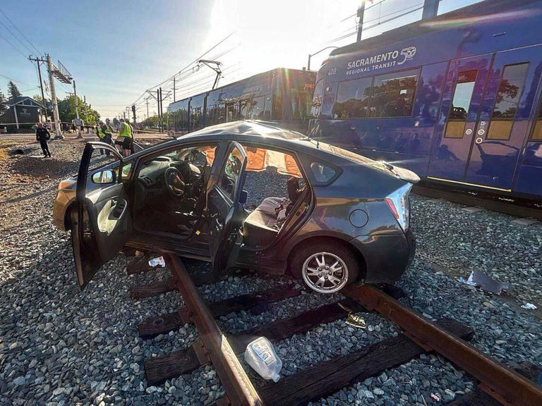 1 dead, 2 critically injured after Sacramento light rail train hits car ...