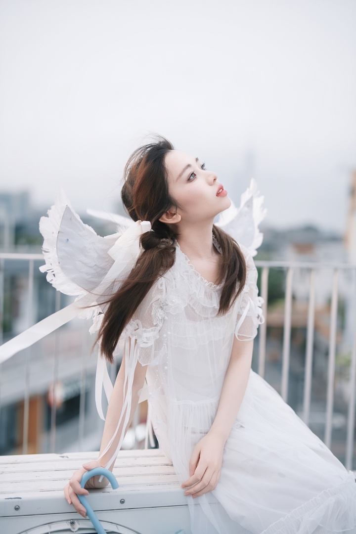 当女孩穿上白裙，世界都安静了