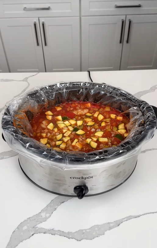 This easy crockpot minestrone soup works for lunch or dinner