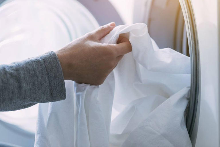 Households urged to wash bedsheets at 1 temperature this spring — not 40°C