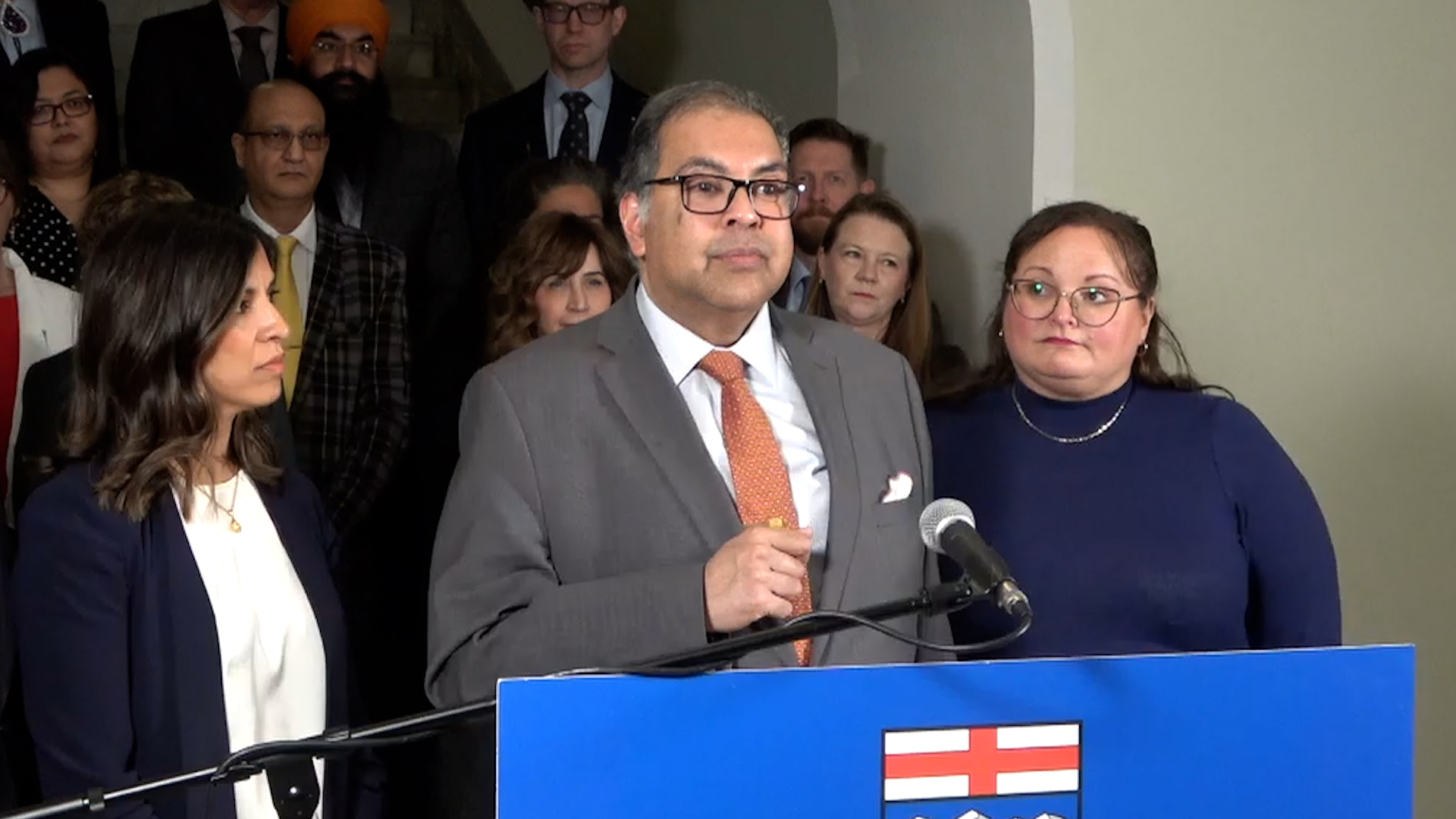 Alberta government to revisit election ridings map