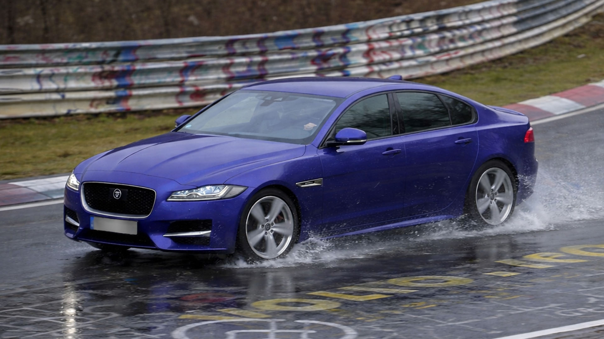 Water on track makes Nürburgring driving more challenging for drivers