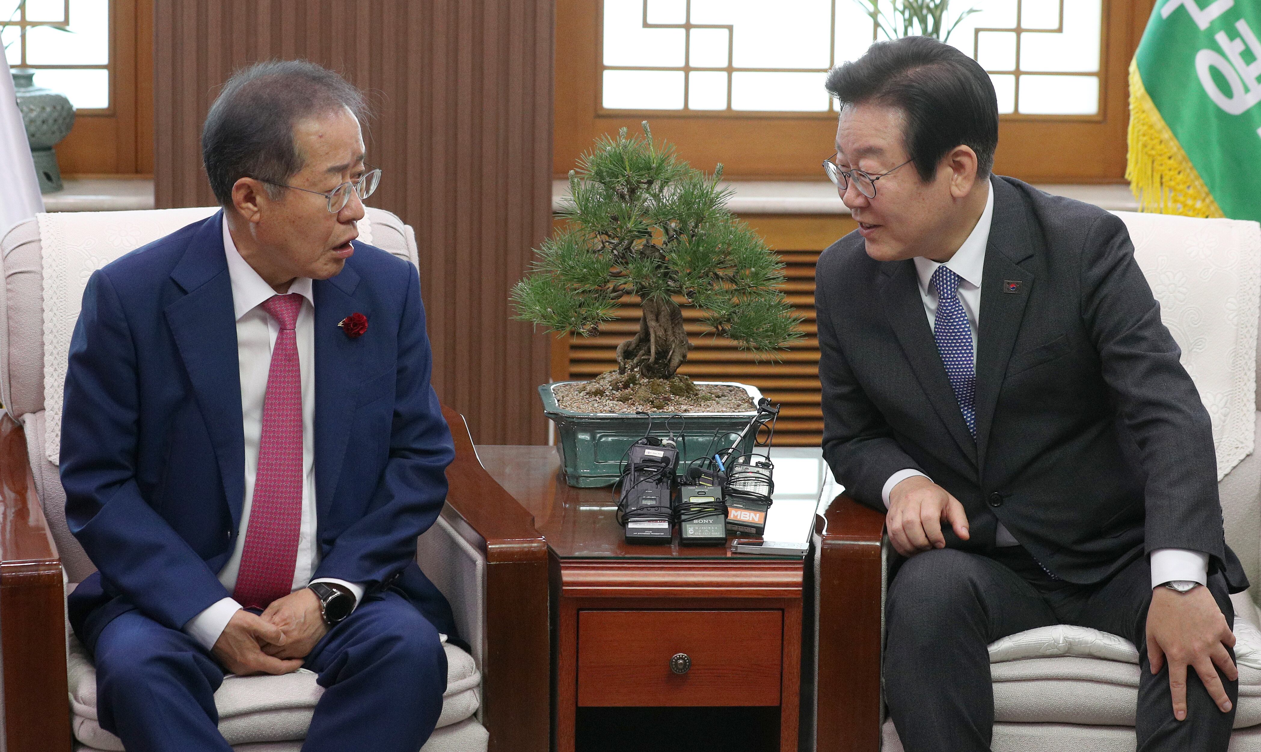 Hong Joon-pyo denies prime minister rumors, cites lunch