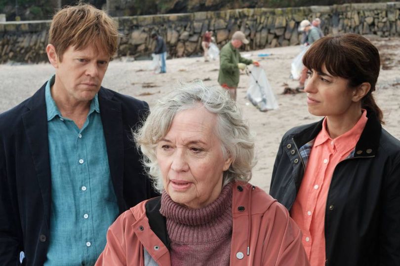 Beyond Paradise season 4, episode 4 cast welcomes two soap stars