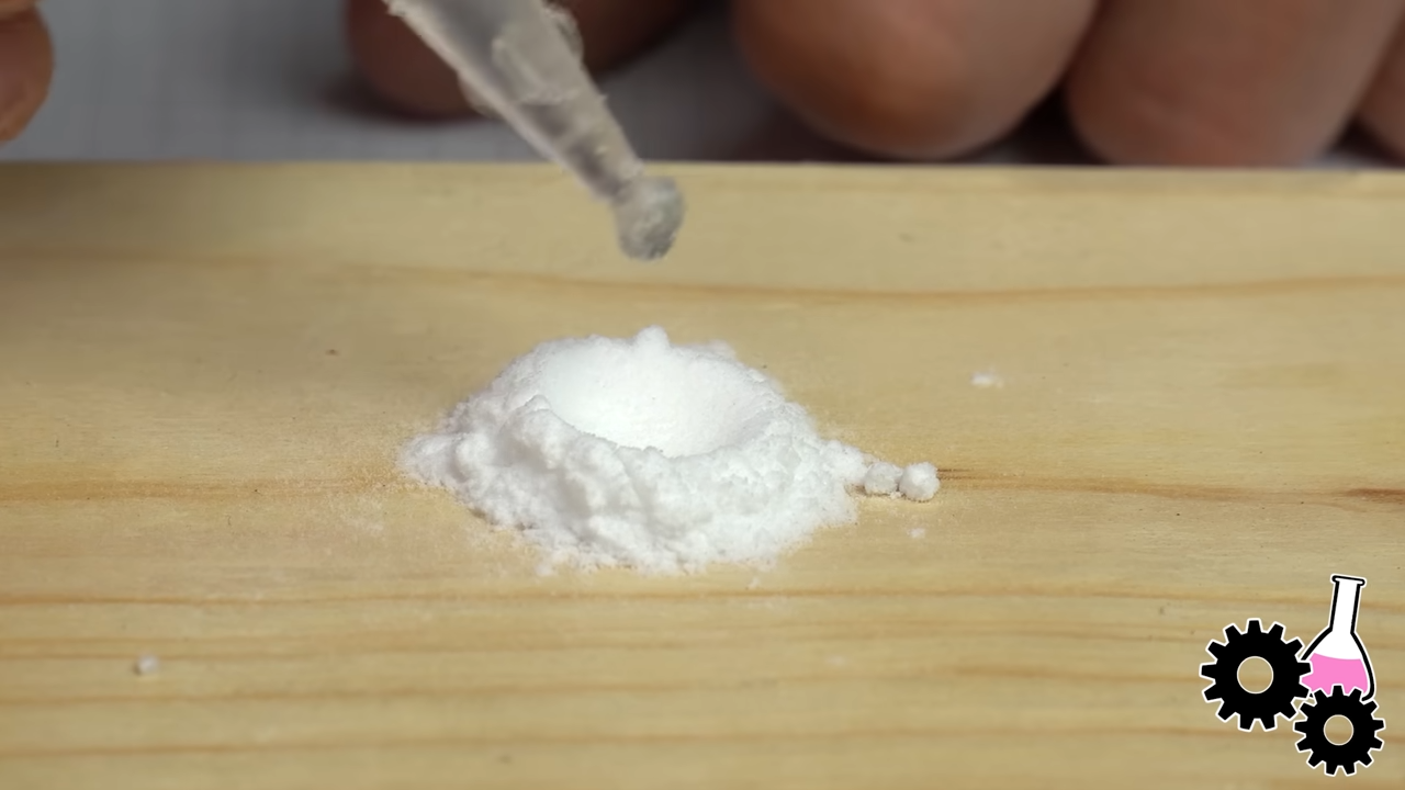 Sekundenkleber + Natron - funktioniert der virale Trick wirklich?