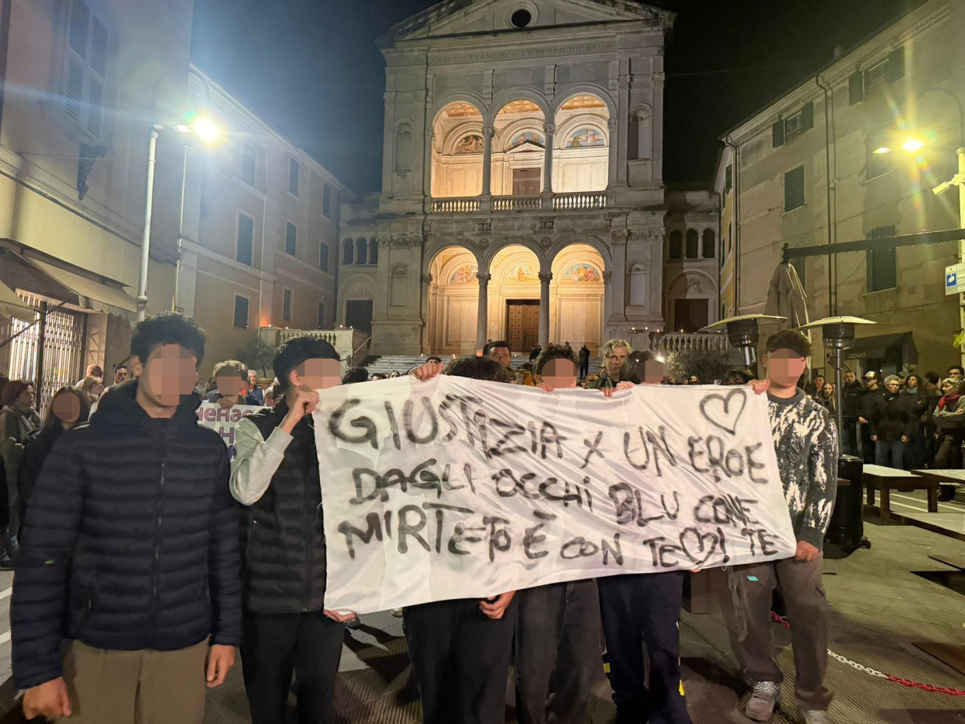 Ucciso davanti al figlio, gip: 17enne va in carcere, con Bongiorni scontro