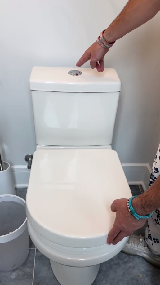 How to maintain a clean and fresh bathroom at home