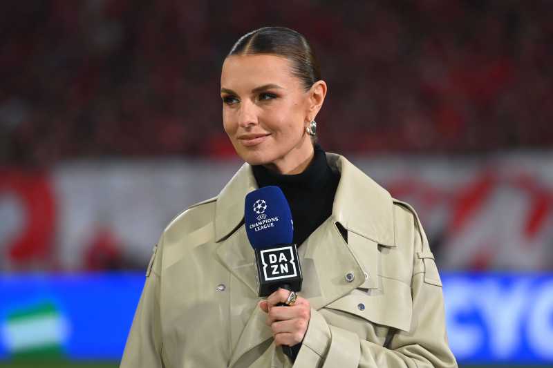 Laura Wontorra im Leder-Look: Bei diesen Bildern flippen die Fans aus