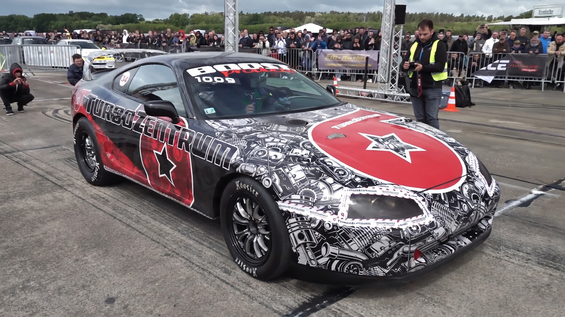 Toyota Supra hard launch from 0 to 302 kmh within seconds