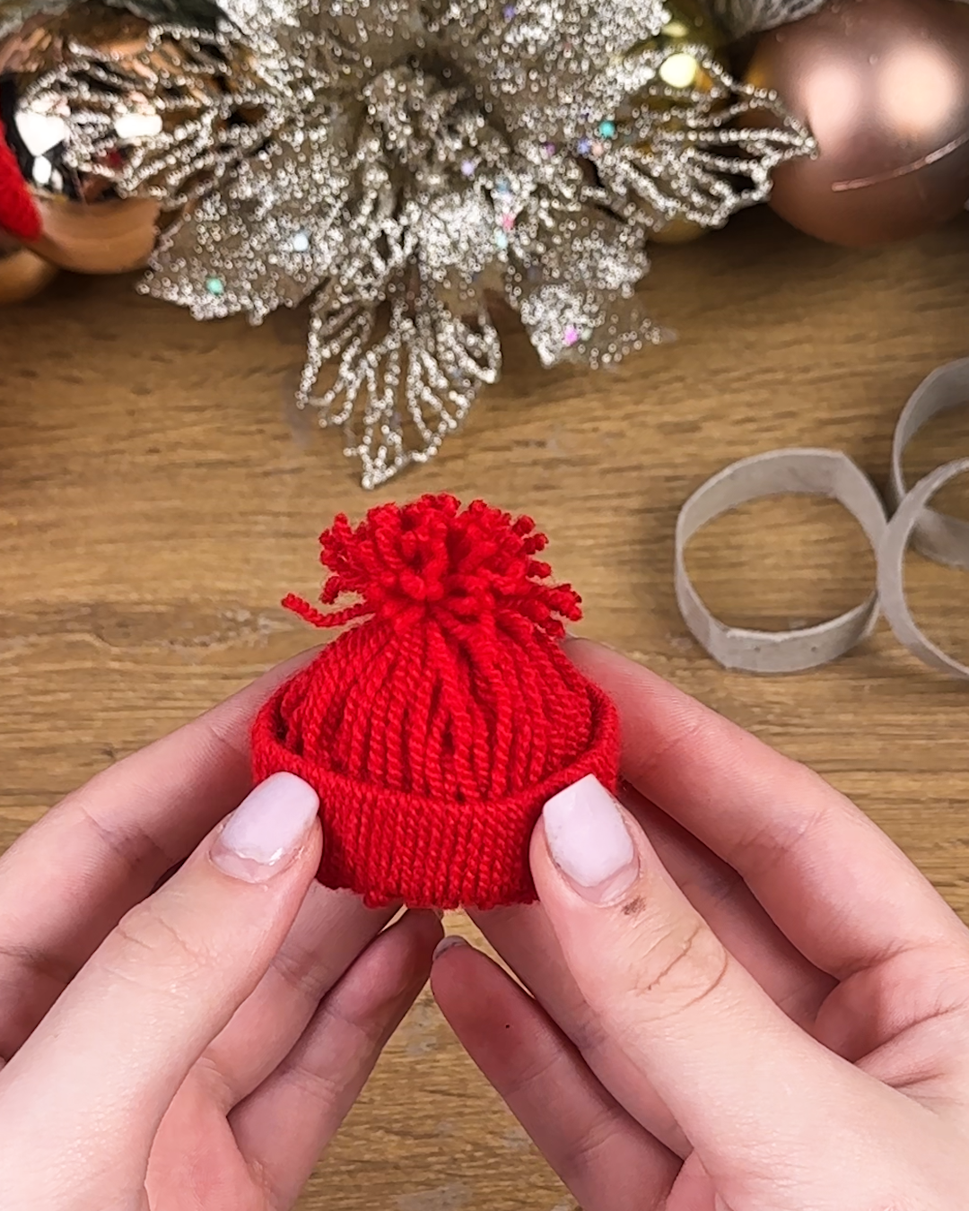 Sweet yarn hats for Christmas treats🍬