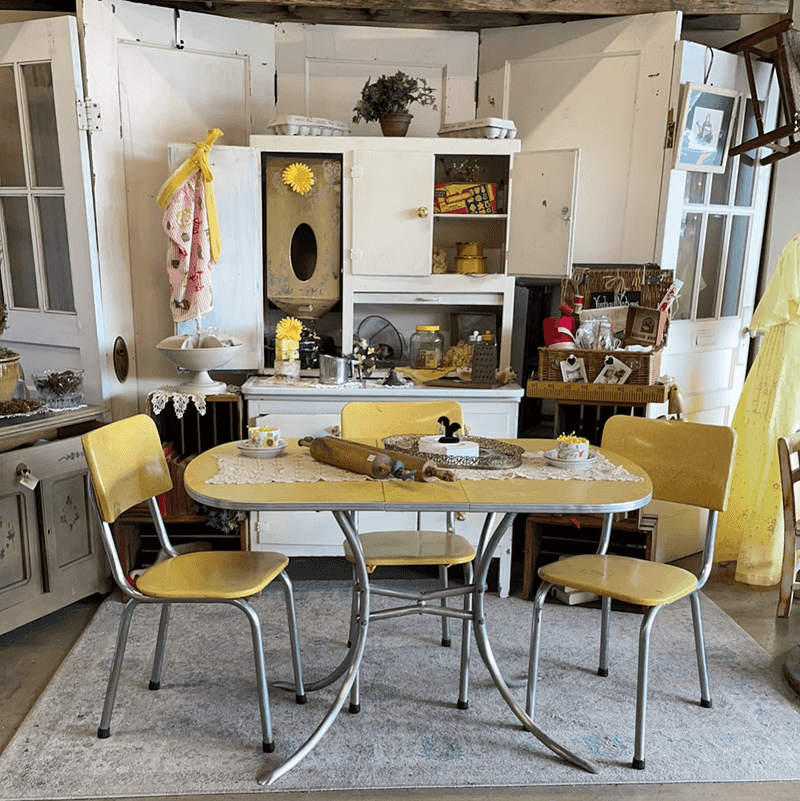 Florida mega thrift store packed with endless aisles of vintage finds ...