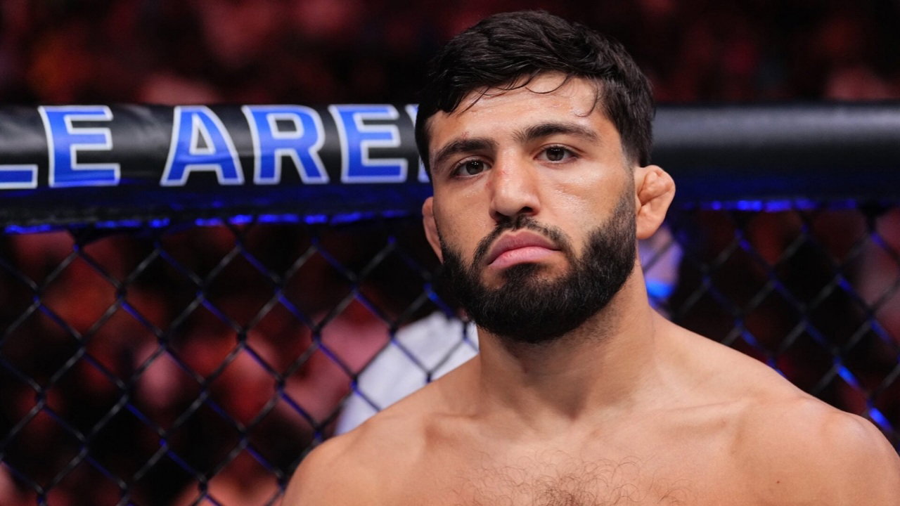 American Airlines kicks out Arman Tsarukyan; UFC star flexes private ...