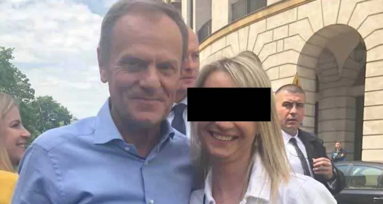 Afera pedofilska. Tusk – który robił sobie uśmiechnięte zdjęcia z ...