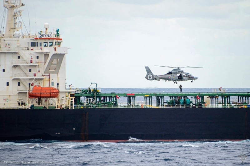Iran closes Hormuz Strait again over US blockade, ships reverse course