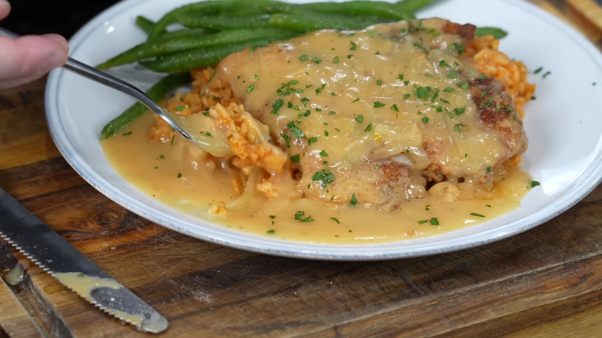 How to cook classic smothered fried chicken step by step