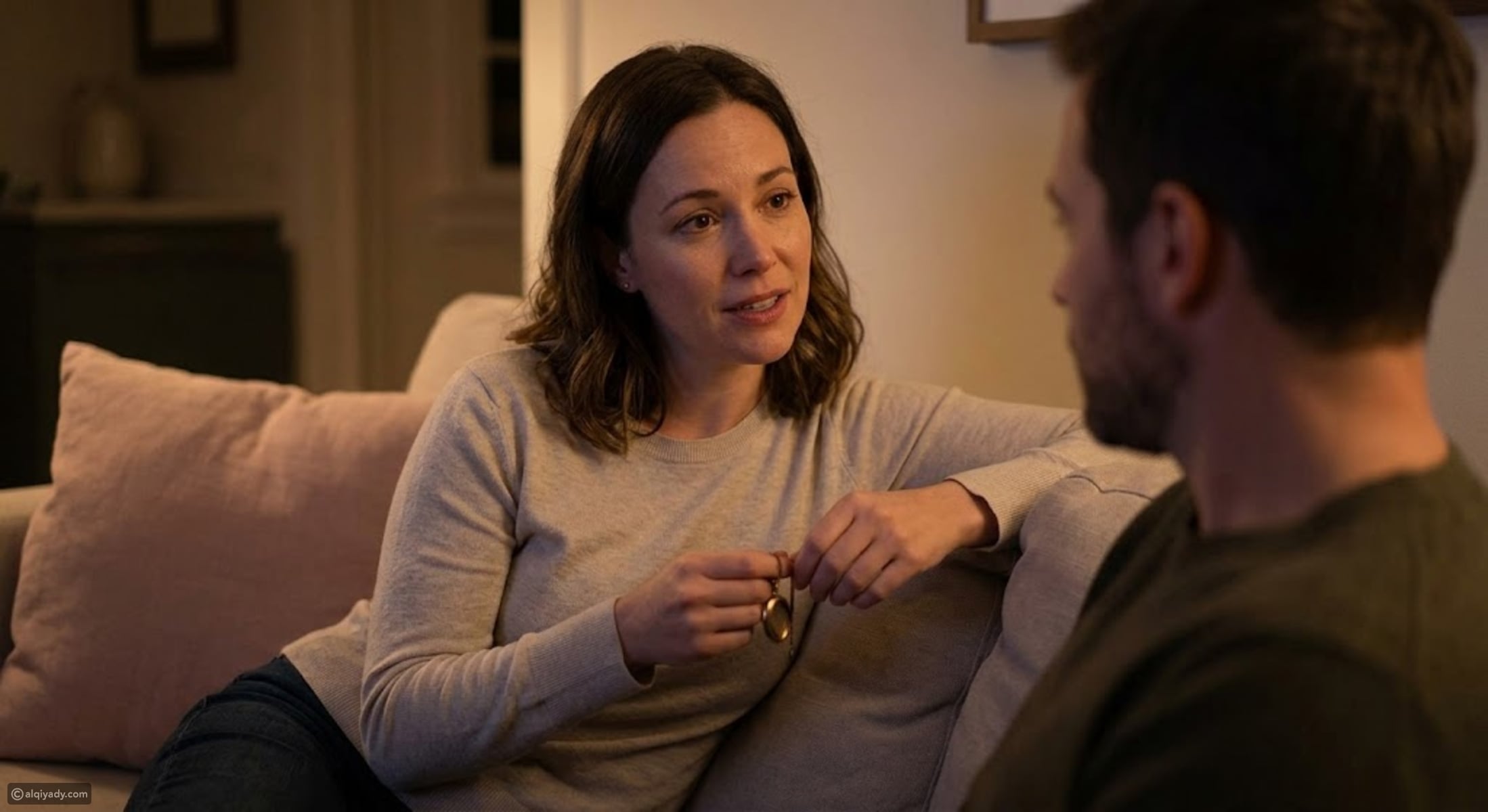 10 quiet signs a woman likes you that men miss