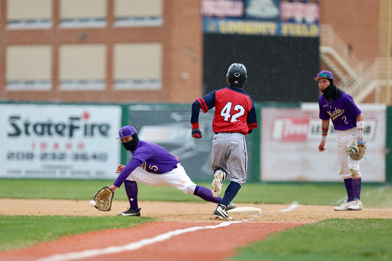 Around the Horn: Wintery weather shortens another day of games