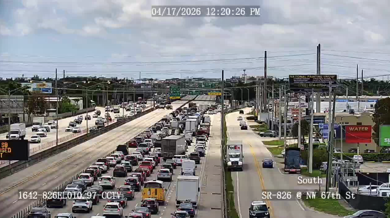 Traffic alert: Major crash shuts down southbound lanes of Palmetto near ...