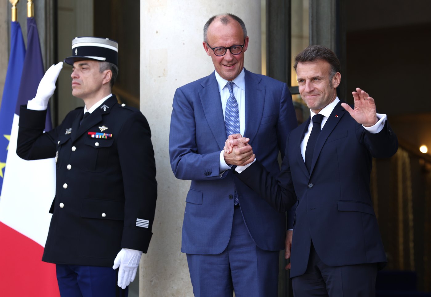 Macron and Starmer welcome Hormuz reopening and push for permanent ...