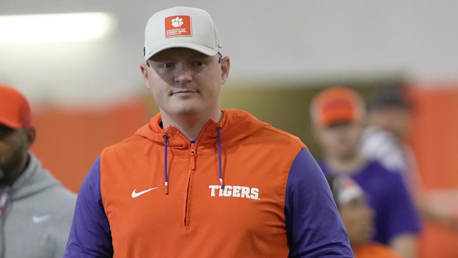 Former Clemson commit keeps Tigers in top six