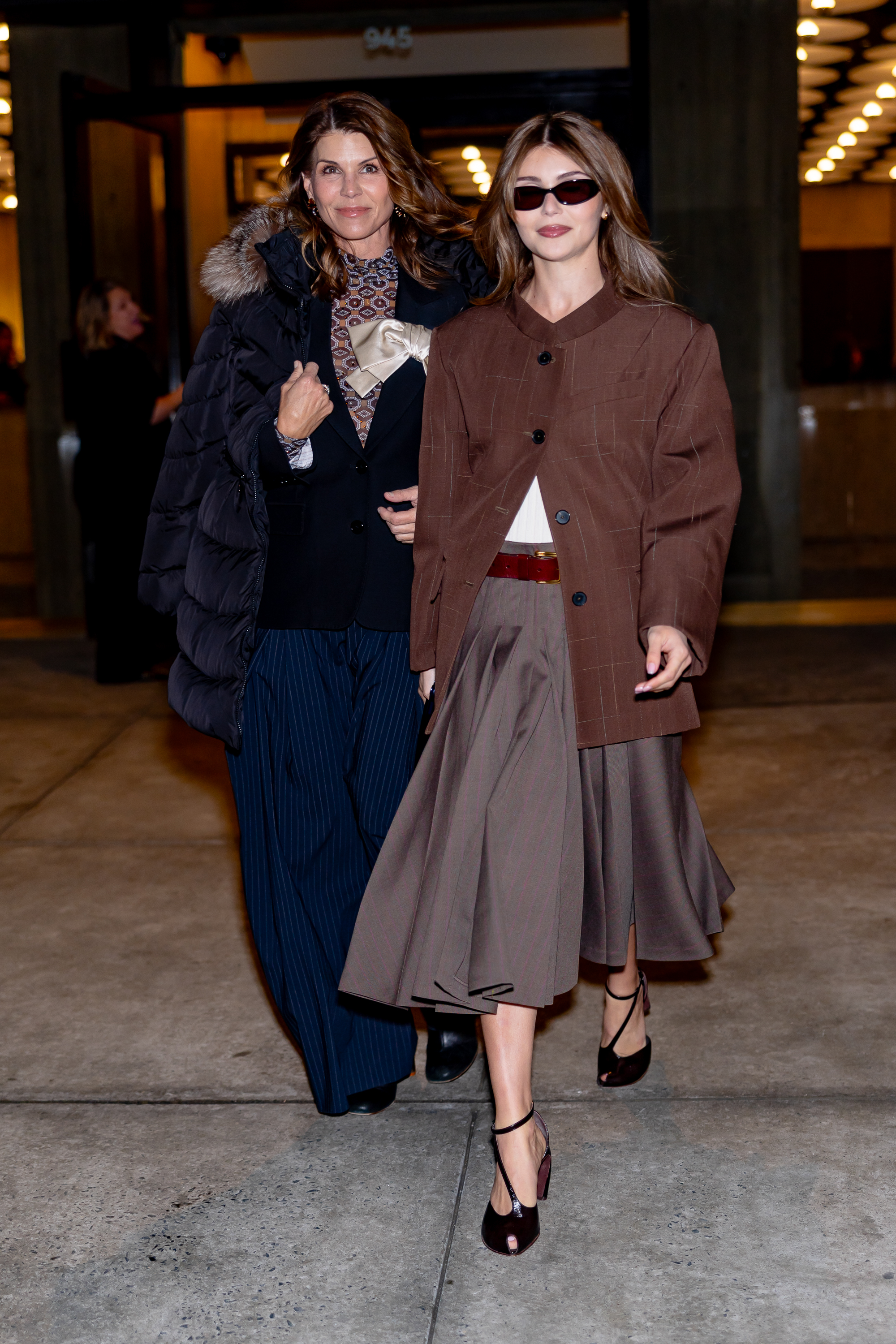 Lori Loughlin and daughter Olivia Jade go glam in sequins and lace at ...
