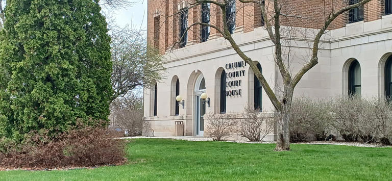 Appleton man pleads guilty to child sexual assault, faces up to 65 years