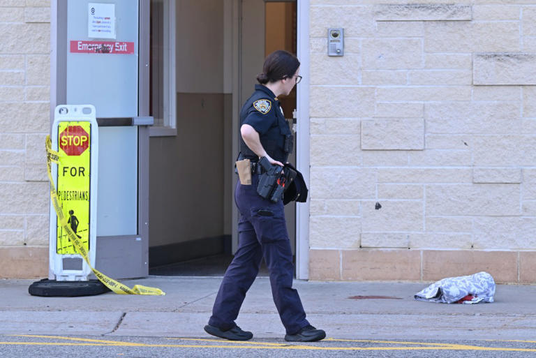 Brazen gunman shoots girlfriend outside NYC Target — then flees on ...