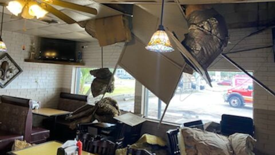 Woman claims partial ceiling collapse at Orlando restaurant left her ...