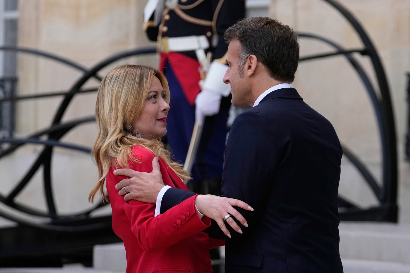 Macron and Starmer welcome Hormuz reopening and push for permanent ...