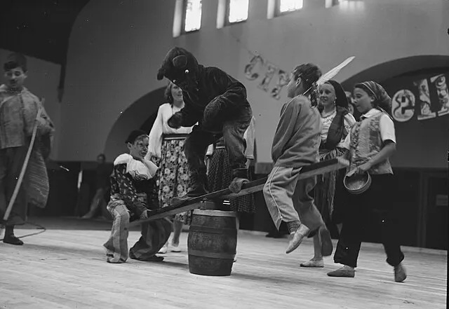 14 small-town spots people gathered at in the 1950s that are gone today