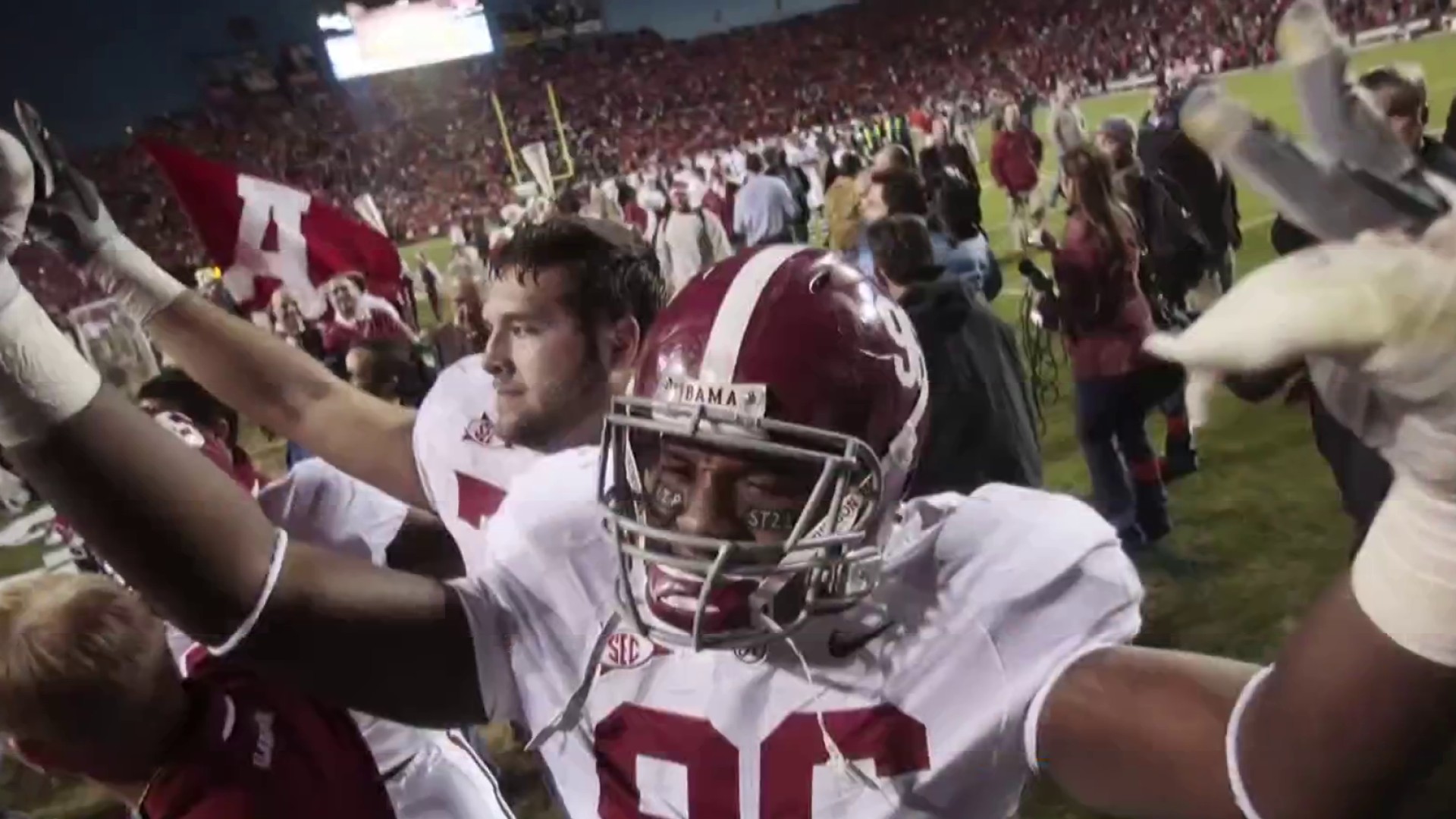 Ex-Alabama football player faces charges after wearing makeup and wigs ...