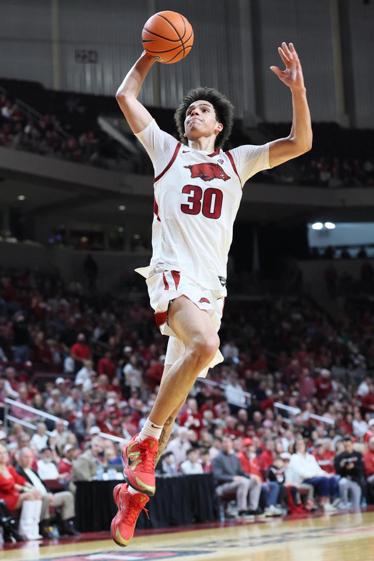 Arkansas basketball wing Isaiah Sealy injures knee, requires surgery